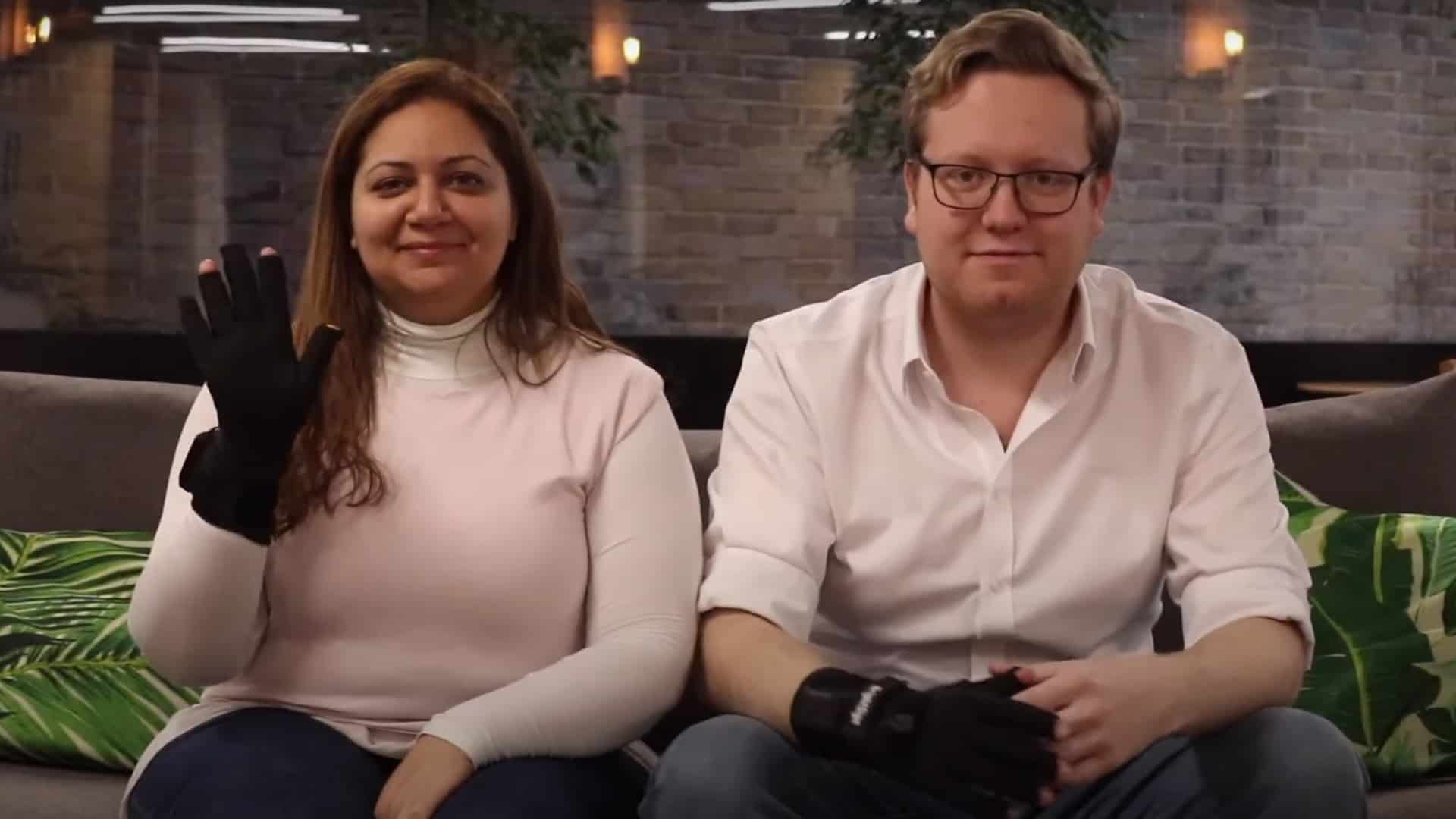 The world's leading hand motion capture solution - StretchSense